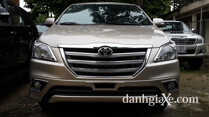 Toyota Innova V 2014