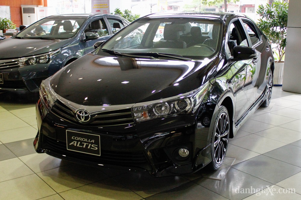 Giá gần 1 tỷ, Toyota Altis 2.0V CVT vẫn đạt doanh số bán cao