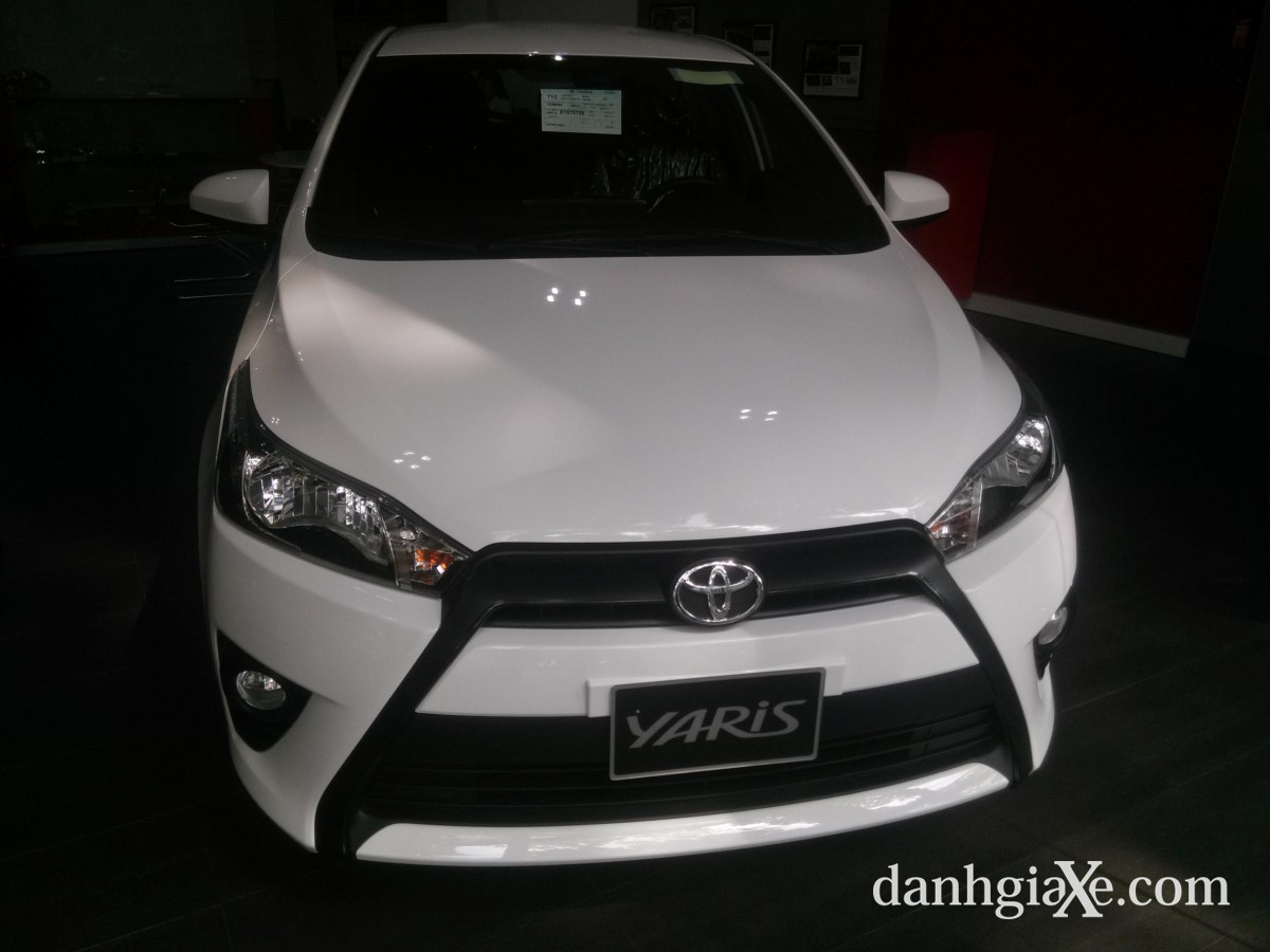 Toyota Yaris E 2015