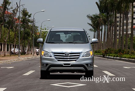 Toyota Innova V 2015