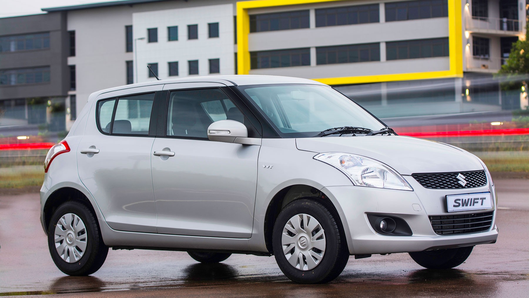 So sánh Suzuki Swift 2014 với Toyota Yaris 2014