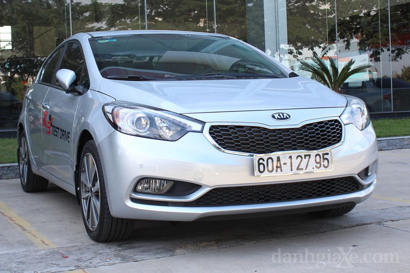 Xe 5 cửa hạng C nào cho gia đình có trẻ em hay bị say xe?